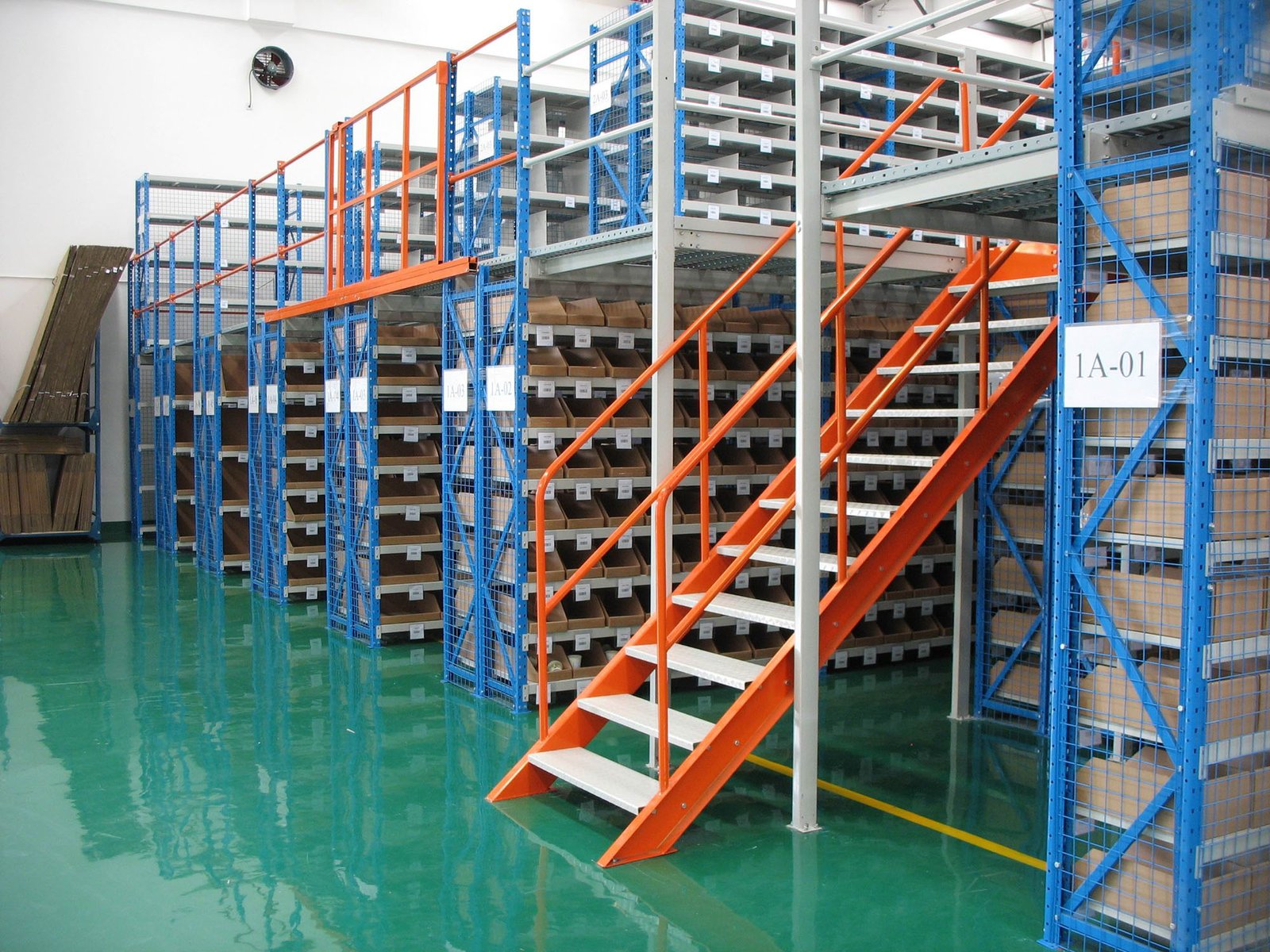 Warehouse Mezzanine: Benefits, Types and Applications